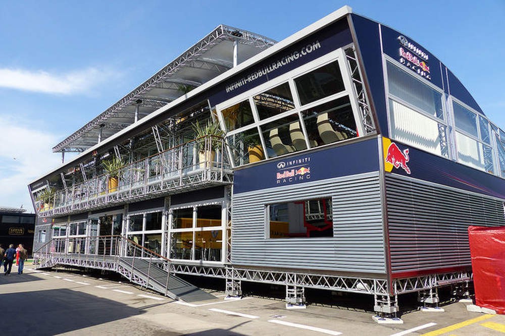 TA ΕΝΤΥΠΩΣΙΑΚΑ ΚΑΙ ΠΟΛΥΤΕΛΗ MOTORHOMES ΤΗΣ ΦΟΡΜΟΥΛΑ 1 – carzine.gr