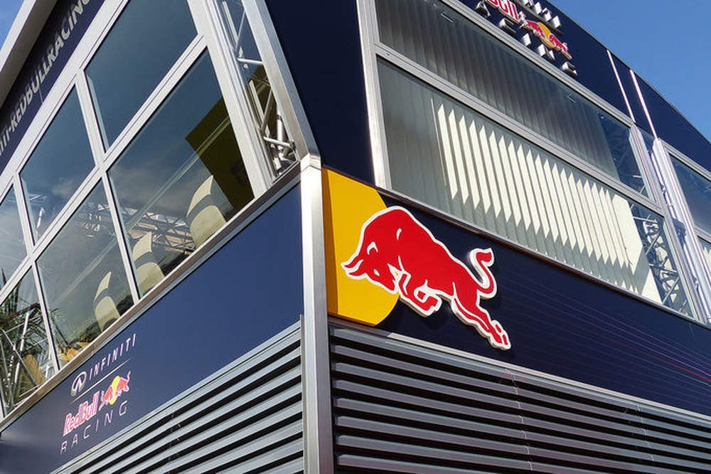 TA ΕΝΤΥΠΩΣΙΑΚΑ ΚΑΙ ΠΟΛΥΤΕΛΗ MOTORHOMES ΤΗΣ ΦΟΡΜΟΥΛΑ 1 – carzine.gr