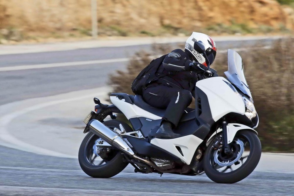 ΒΟΛΤΑΡΟΥΜΕ ΜΕ ΕΝΑ HONDA NC750 INTEGRA – carzine.gr