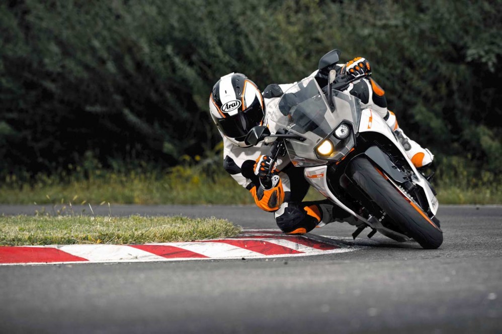 KTM RC 125-200-390 – carzine.gr