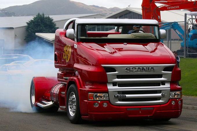 ΤΑ ΕΝΤΥΠΩΣΙΑΚΑ ΦΟΡΤΗΓΑ ΘΗΡΙΑ ΤΗΣ SCANIA – carzine.gr