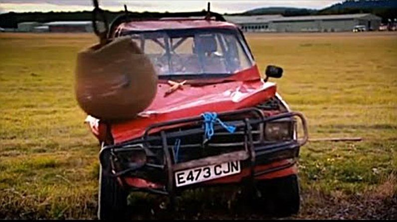 «ΣΚΟΤΩΝΟΝΤΑΣ» ΕΝΑ TOYOTA HILUX –ΑΠΟ ΤΗΝ ΠΡΩΗΝ ΟΜΑΔΑ ΤΟΥ TOPGEAR (BINTEO ...