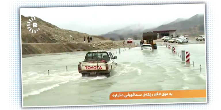 Δείτε ένα αρχαίο Toyota Hilux να αποδομεί πλήρως ένα Range Rover (Video ...