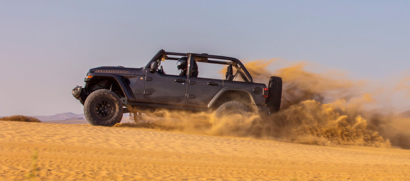 Jeep Wrangler Beach Edition: Surf in USA! - carzine.gr