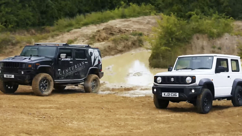 Δαβίδ εναντίον Γολιάθ: Ένα Hummer τα βρίσκει «σκούρα» με ένα Jimny ...