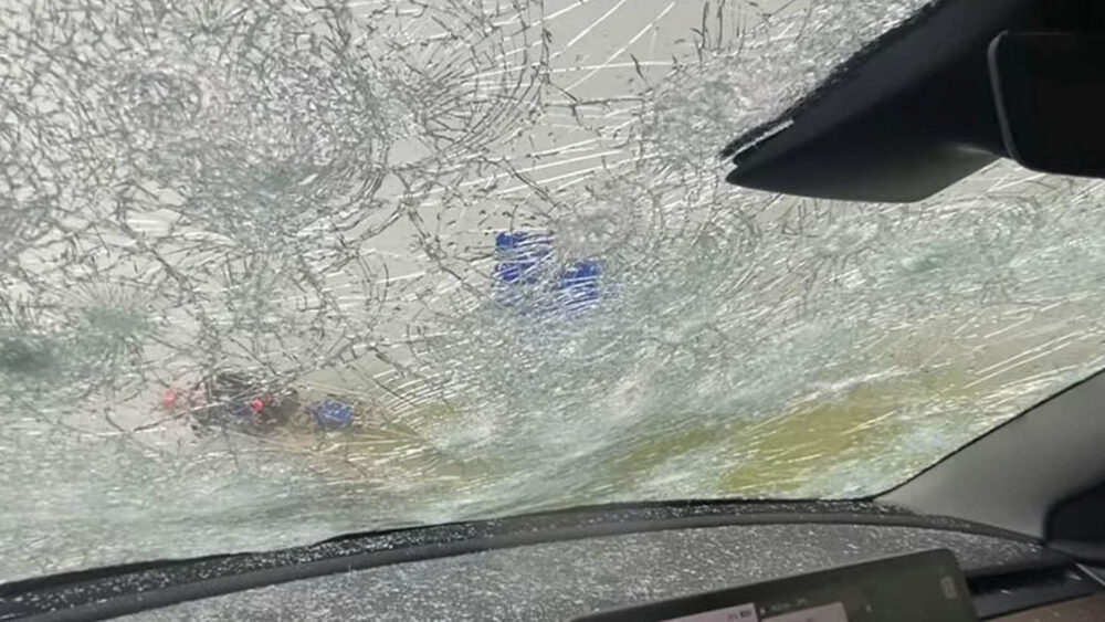 Φοβερή καταιγίδα καταστρέφει ένα Τesla Model 3 (Video) - carzine.gr