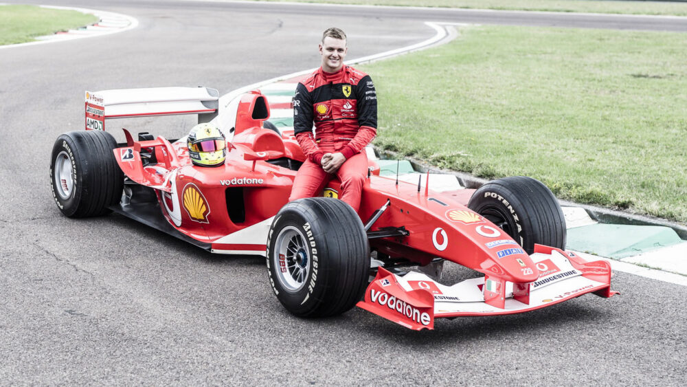 Πόσα θα πιάσει μία Ferrari που είχε οδηγήσει ο Σουμάχερ; - carzine.gr