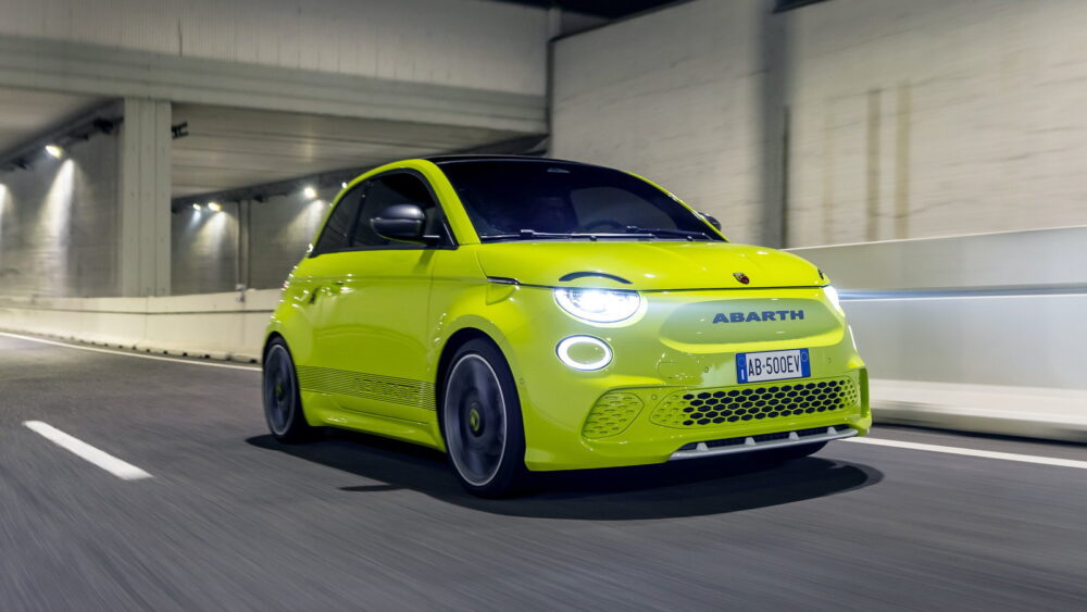 Η Abarth παρουσίασε το νέο ηλεκτρικό Abarth 500e - carzine.gr