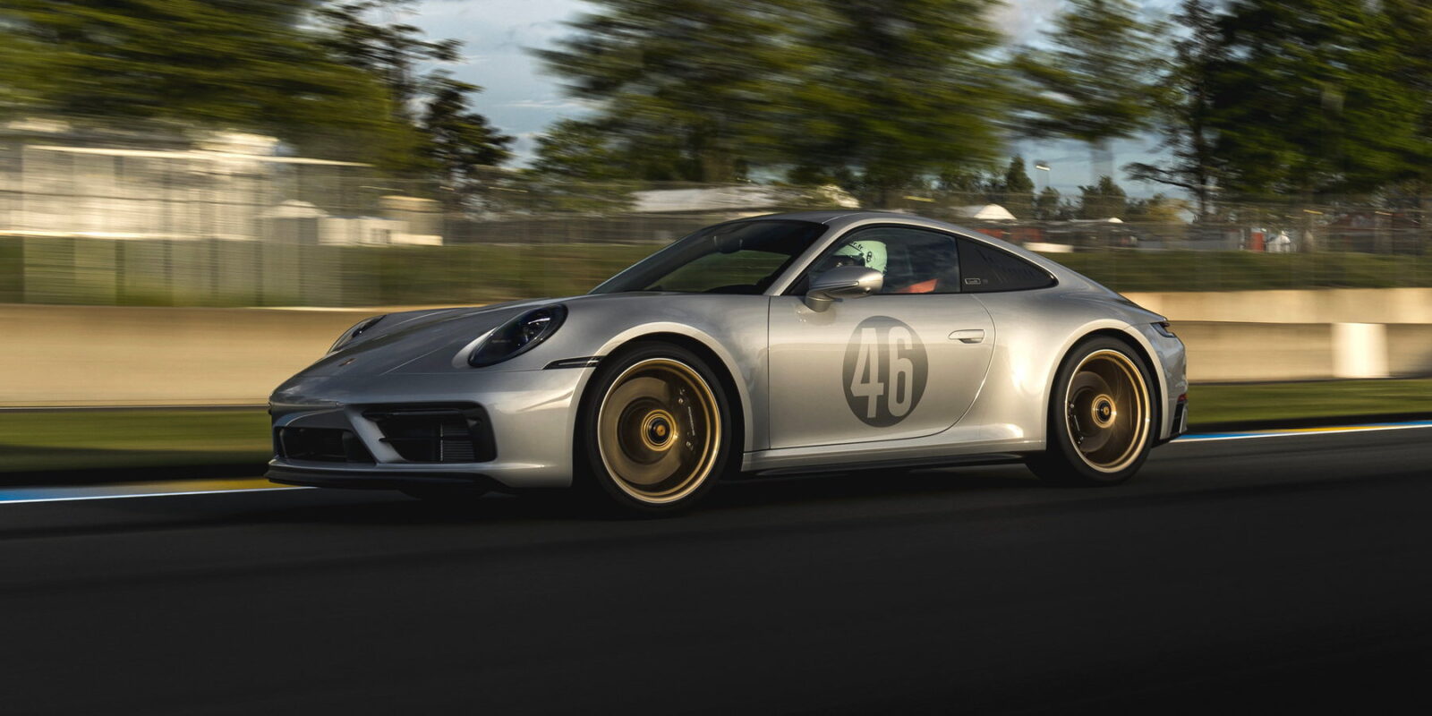 H νέα ειδική έκδοση της Porsche 911 αποτίνει φόρο τιμής στο Le Mans ...